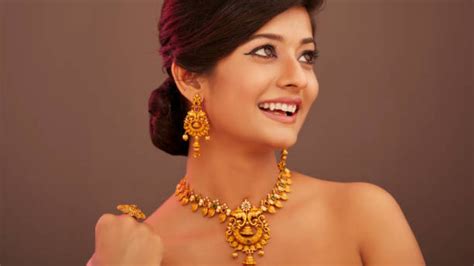 Gold Price On February 22 Good News Rates Drop Check Prices In Delhi Chennai Mumbai