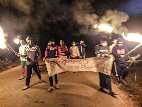 Dawei Watch အာဏာရှင်ကိုပုန်ကုန် ကရင်နီပြည်လိုတော်လှန် ကြွေးကြော်သံဖြင့် လောင်းလုံးမြို့နယ်အတ