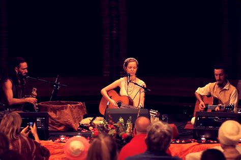 Ajeet Kaur Kiss The Earth La Luna Блен мк