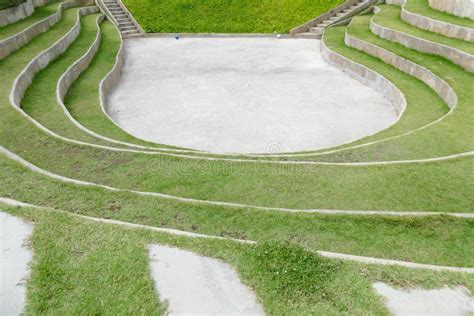 Anfiteatro Y Etapa Al Aire Libre Imagen De Archivo Imagen De Asiento