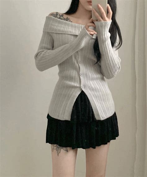 여리핏 버튼 골지 트임 오프숄더 긴팔 니트 에이블리