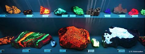 Fluorescent Rocks Ultra Violet Rocks And Minerals Italian Art