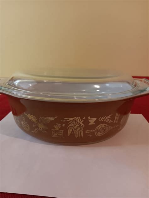 Vintage Pyrex Casserole Dish With Lid Americana Brown Gold 043 22 1