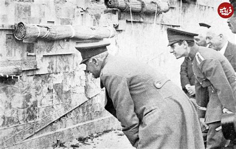 عکس بازدید رضاخان و محمدرضا پهلوی از تخت جمشید