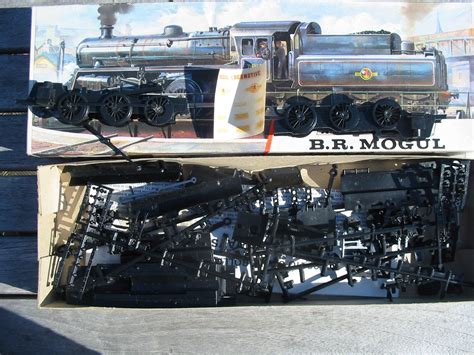 Airfix Series 4 Br Mogul 00 Scale Plastic Kit Part Made But Complete And Boxed Tri Angman