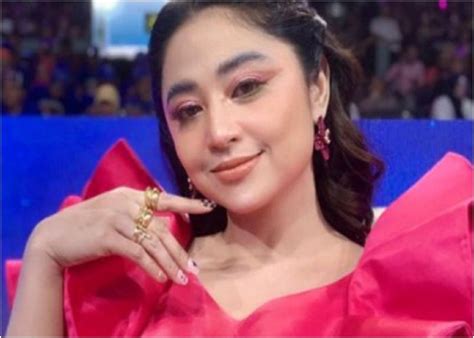 Dewi Persik Sebut Rully Laki Laki Baik Buktinya Dikasih Hadiah Dan