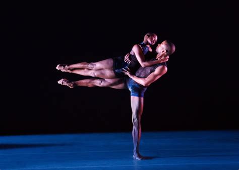 Circularbreaking Pointrevelations Danza Estero Francia Lione Maison