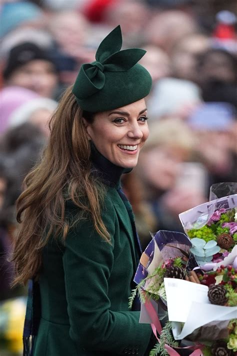 Kate Middleton Lleva Botas De Ante Con Un Look Color Verde De Alexander