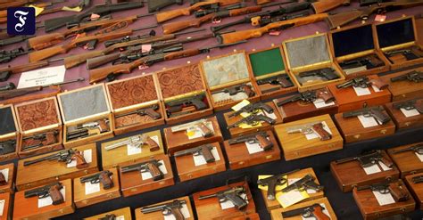 Illegaler Waffenhandel Mehr Als 130 Waffen Beschlagnahmt Faz