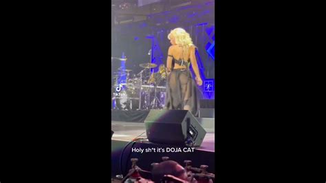 Doja Cat Twerking On Stage Youtube