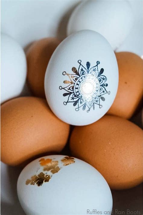 This Diy Boho Chic Tattoo Easter Egg Decorating Idea Is So Fun
