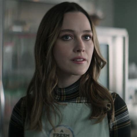 Victoria Pedretti Looks Cabelo Natural Mulheres