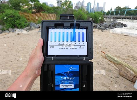 Dissolved Oxygen Test Hi Res Stock Photography And Images Alamy