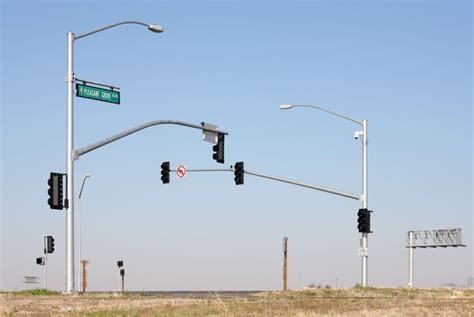 Newtonian Mechanics Why Is The Normal Force Of A Traffic Light Pole