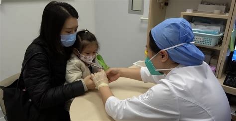 孩子得了流感有哪些症状？什么时候需要就医？儿科专家：家长不要短时间反复带孩子就诊 腾讯新闻