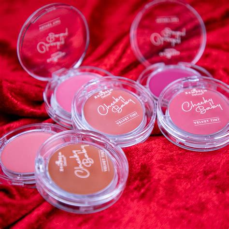 Italia Deluxe Makeup