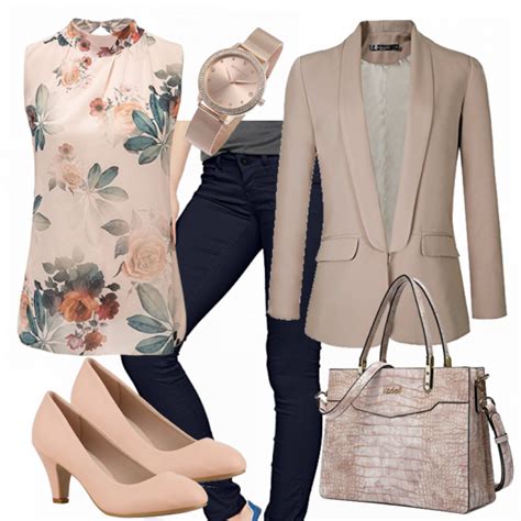Blumig Outfit Freizeit Outfits Bei Frauenoutfitsde Outfit Ideen Frauen Outfits Frauenoutfits