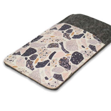 Handytasche aus Kork und Filz mit Terrazzo-Muster, Maßanfertigung ...