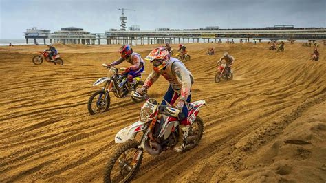 Race Dirt Bikes