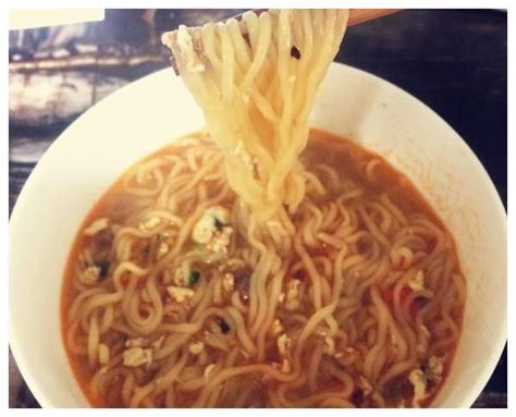 泡方便面：第一道水要不要倒掉 你做对了吗？