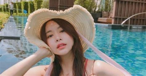 한보름 남심 유혹하는 빨간 수영복숨 막히는 몸매 노출