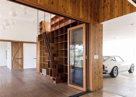 Anonymous Architects Builds LA House Around Existing Cypress Tree