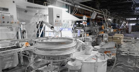 공장의 콘크리트 혼합 탱크 먼지가 많은 기계 및 모래 및 콘크리트 가공 및 생산을 위한 기타 도구 사진 Unsplash의 산업 이미지