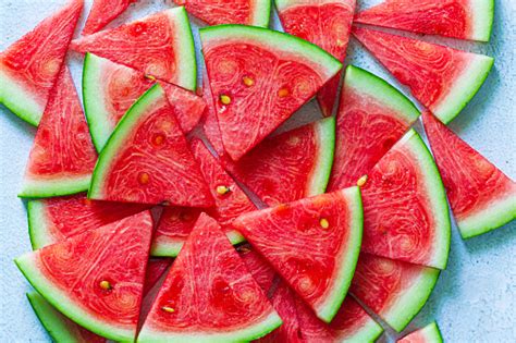 빨간색 매크로 수박 배경 흰색 블랙그라운드에 빨간색 수박 삼각형 조각 배경 클로즈업 익스트림 클로즈업 음식 음식 및 음료 신선도 과일 0명에 대한 스톡 사진 및 기타 이미지