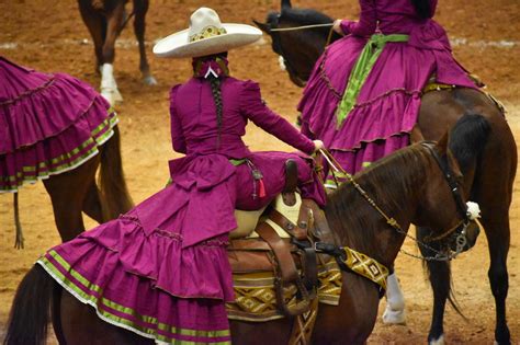 The Women Of Escaramuza Charra Cbs Texas