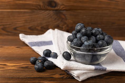 블루베리 질감 배경에 잘 익은 신선한 블루베리 비타민 건강에 좋은 음식 육즙이 많은 베리 복사 공간 텍스트 배치 건강한 생활