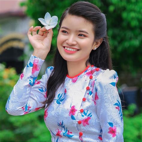 မြန်မာသံစဉ်တေးသီချင်းများကို မြတ်နိုးတဲ့ပရိတ်သတ်တွေအတွက် တနေရာထဲမှာ သီချင်းကောင်းများ နားထောင