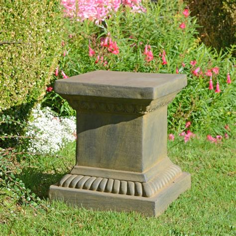 Wonderful Stone Garden Décor Ideas To Spruce Up Your Outdoors