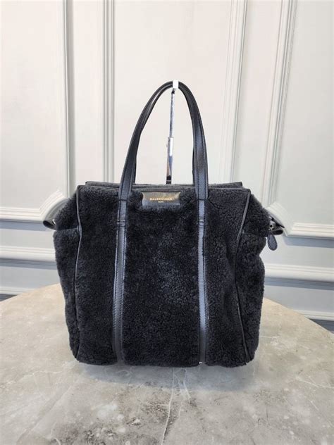 발렌시아가 블랙 레터링 로고 시어링 바자 토트 크로스백 헬로마켓