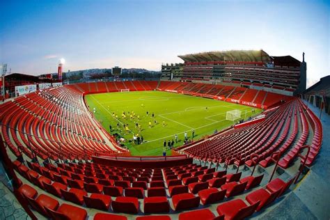 En El Estadio Caliente Xoloitzcuintles A Solo 5 Cuadras De Almería Se