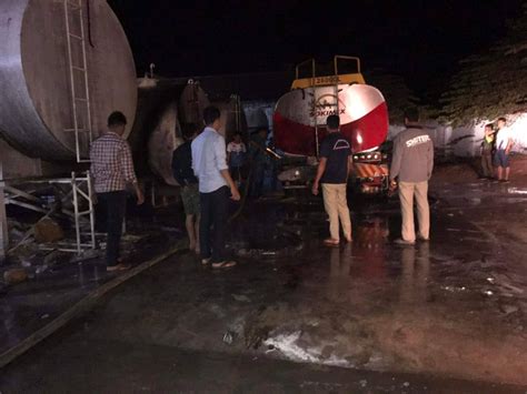 សូមប្រុងប្រយ័ត្នខ្ពស់ កំពុងបង្ហូរសាំងចូលស៊ីទែនក្នុងការាសស្រាប់តែឆាបឆេះរថយន្ត សារព័ត៌មាន នគរវត្ត