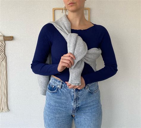 How To Wear A Sweater Over The Shoulders At Richard Sayles Blog
