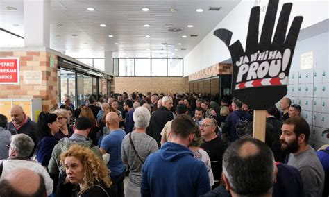 Més De Cent Funcionaris De Presons Es Tanquen A Brians 2 Línia Nord