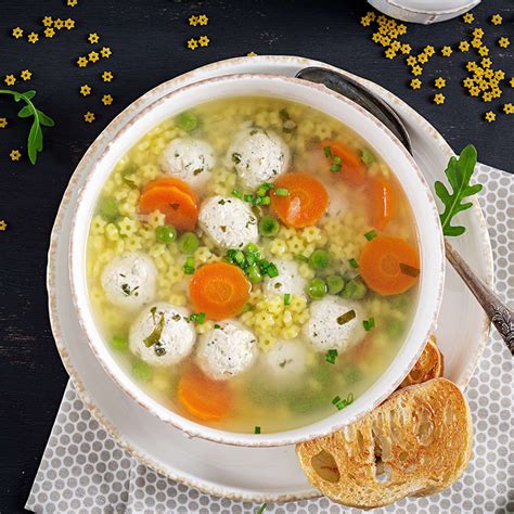 Sopa De Estrellitas De Pasta Con Bolitas De Pavo
