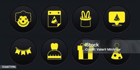 깃발 피자 조각 여자 드레스 선물 상자 마술사 모자 토끼 귀 캘린더 파티 파티와 광대 머리 아이콘카니발 화환을 설정합니다 벡터 0명에 대한 스톡 벡터 아트 및 기타 이미지