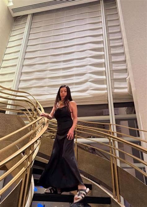 황신혜 궁궐같은 대저택서 진주목걸이 3개 걸치고 럭셔리 파티