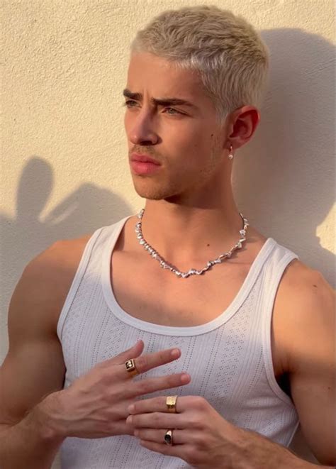 Pin By Swellon Fashion Distribution On Twojeys Bleached Hair Men
