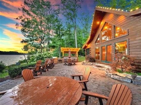 21 Cozy Cabin Rentals In Michigan And Beyond For A Perfect Summer Fall