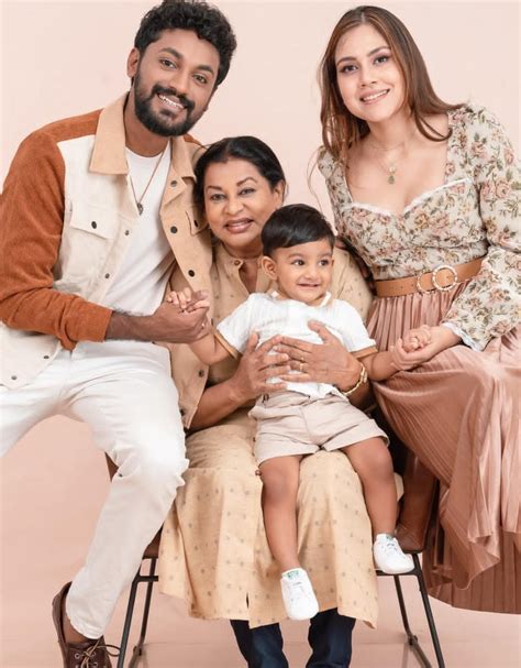 මීටත් වඩා සතුටක් අම්මා කෙනෙක්ට වෙන කොහෙන්ද කවුරුත් ආදරය කරන කුමාරියට