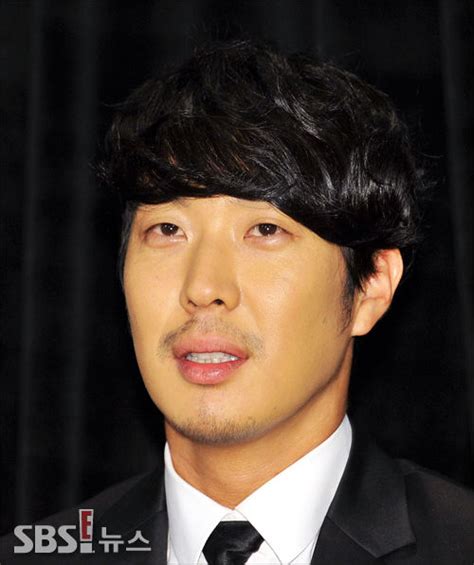 [e 포토]결혼 발표하며 긴장한 표정의 하하