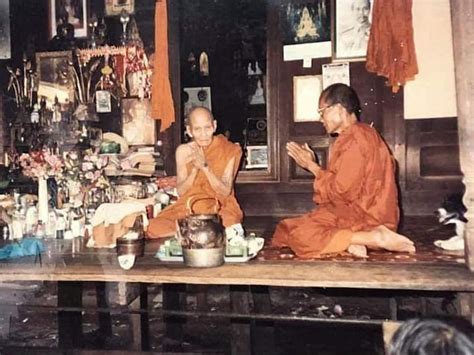 รูปหลวงปู่ดู่วัดสะเเกหลวงปู่โง่นโสรโยวัดพระพุทธบาทเขารวกปี2528 2531 ปั๊มยันตุ๊กตาใหญ่หลวงปู่ดู่