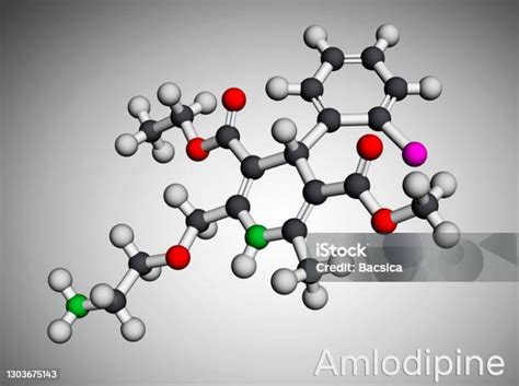 암로디핀 분자 그것은 혈관 확장제 디하이드로피리딘 칼슘 채널 차단제의 항 고혈압 약물 그룹입니다 고혈압 협심증의 치료에 사용됩니다 분자 모델 3d 렌더링 0명에 대한 스톡