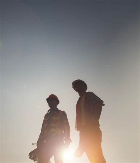 Blue Collar Worker Laughs At Woman Who Claims Hour Work Weeks Are Sick YourTango