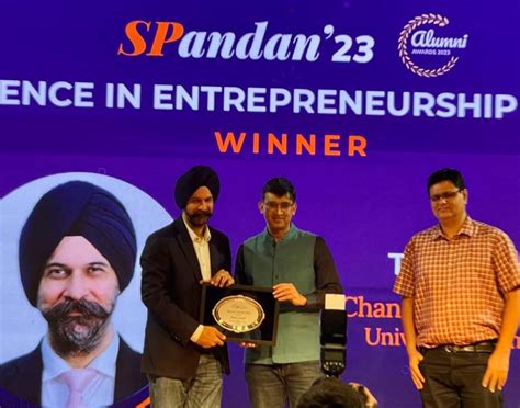 Celebrating Excellence Mr Tarun Anand Receives Excellence In Entrepreneurship Award At Spjimr