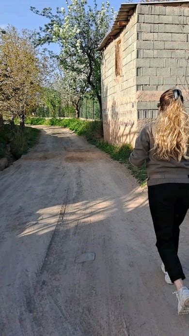 ‎بیوتی تراپیست‎ Roya Azad Skincare • Instagram Photos And Videos