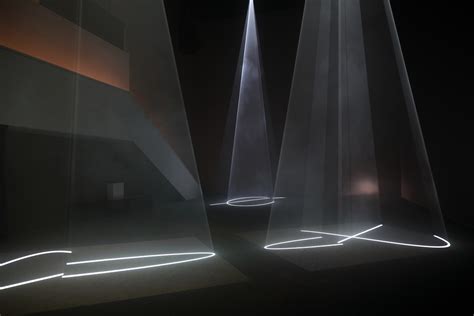 [기획] 빛과 안개 공간의 시네마 푸투라 서울 앤서니 매콜 개인전